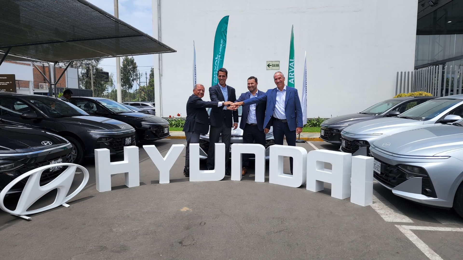 Arval Perú entrega flota de 37 vehículos Hyundai a LABOFTA - ::: Nitro ...